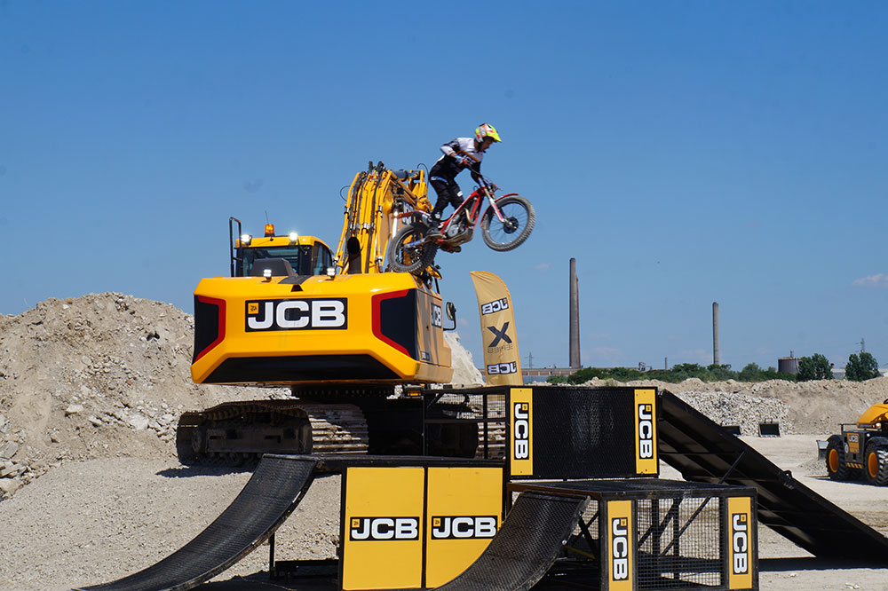Marketing : dernier envol pour le "JCB Experience Tour" 2018
